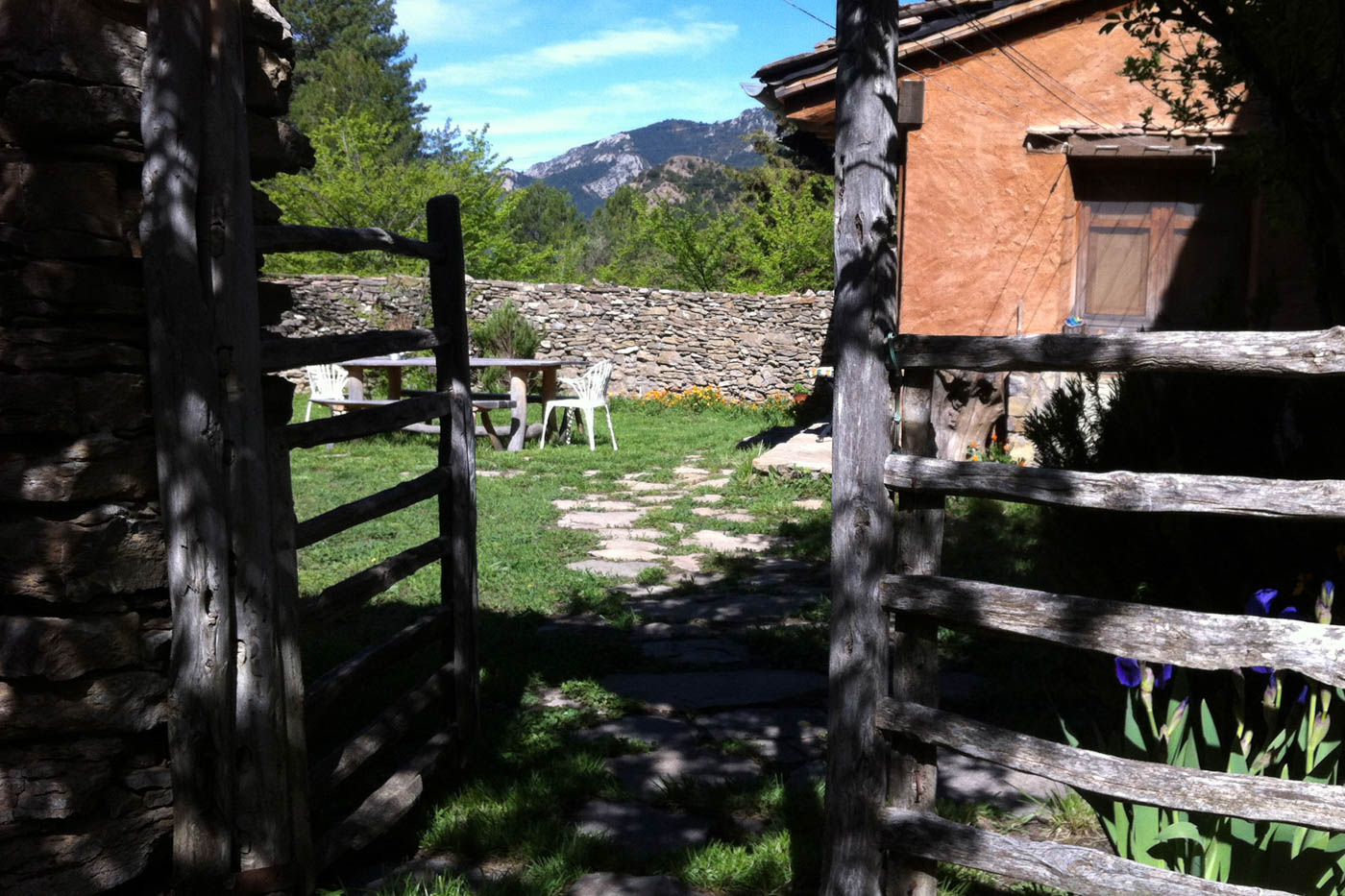 Eco-cottage with pool in the natural retreat of the early Pyrenees